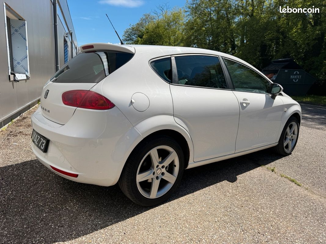 Seat leon 2.0 tdi 140 stylance 1°main suivie complet ct ok - Voitures