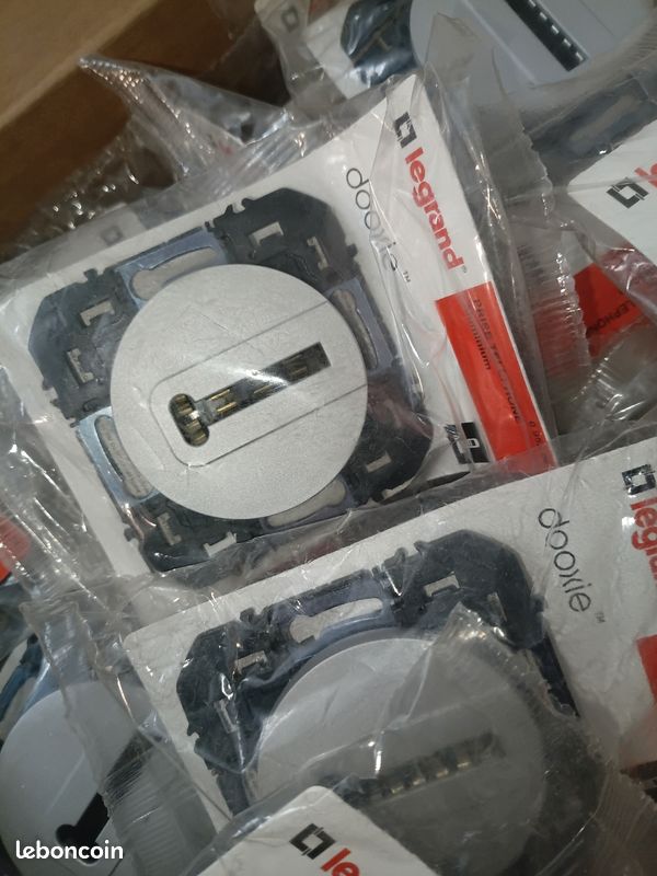 Prise telephone dooxie alu - Bricolage