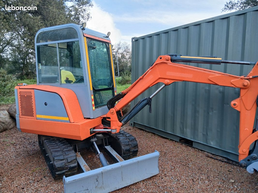Mini pelle bobcat 325 année 2000 - BTP - Chantier gros-oeuvre