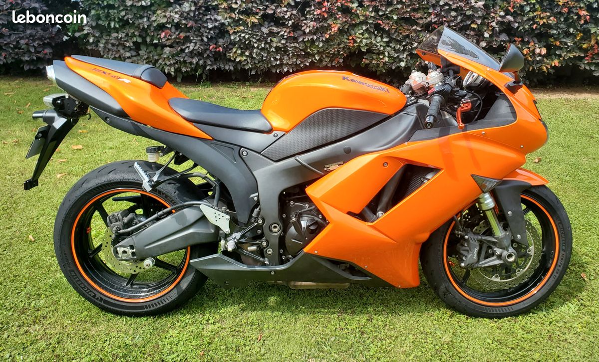 Kawasaki ZX6R ninja 2008 - Motos