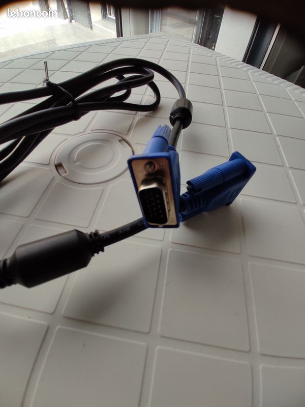 2 câble VGA 5 mètres et 1,80 mètre et le reste offert - Accessoires ...