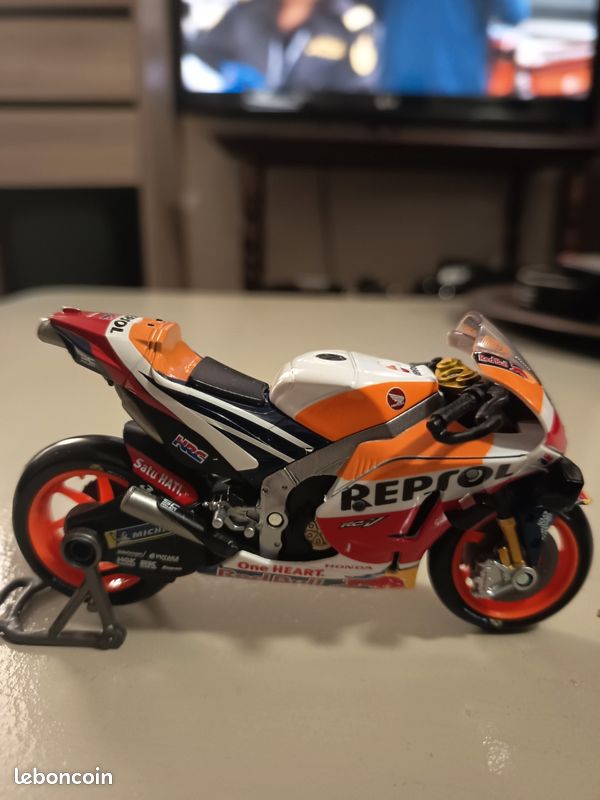 Moto miniature Repsol 1/24eme - Collection