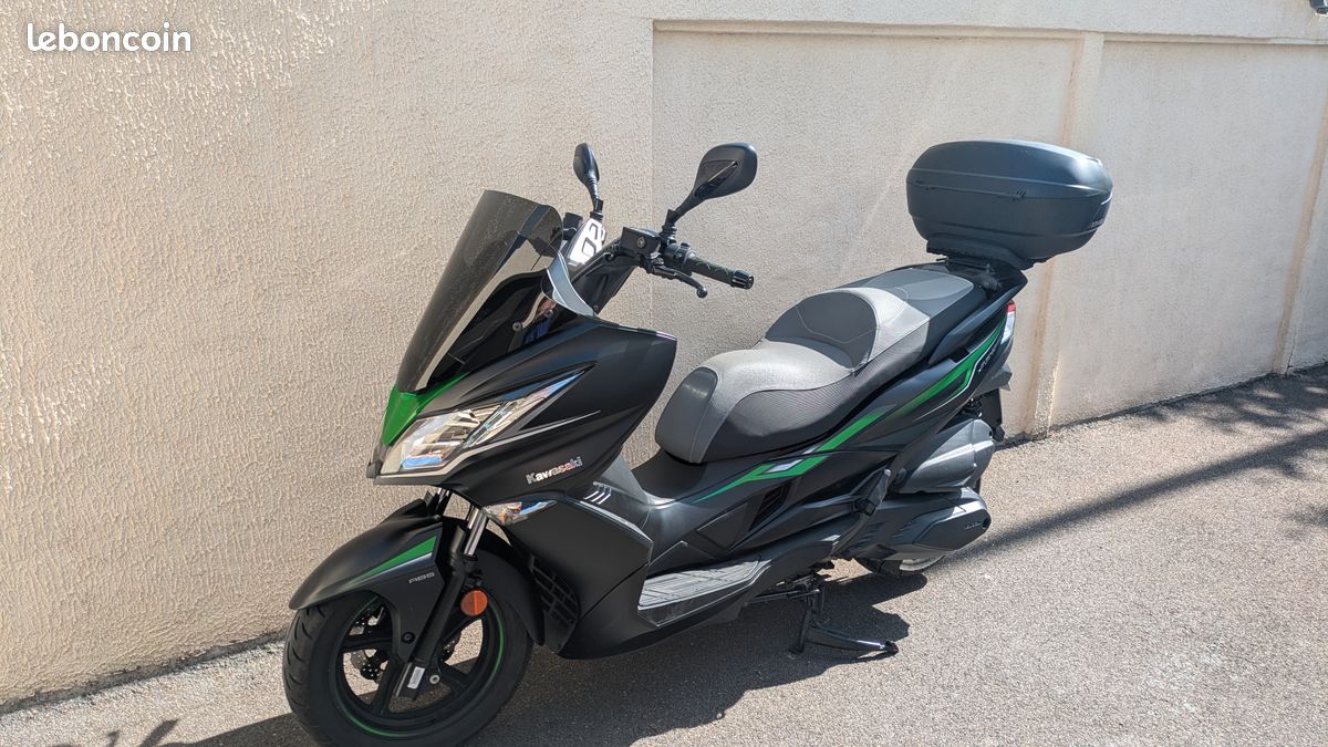 Scooter Kawasaki J300 - Motos