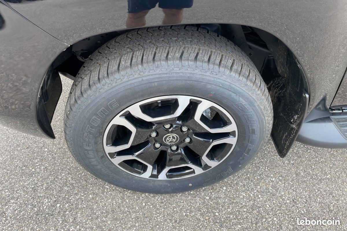 Toyota Hilux 2.8 204 BVA EXECUTIVE 4PL - Voitures