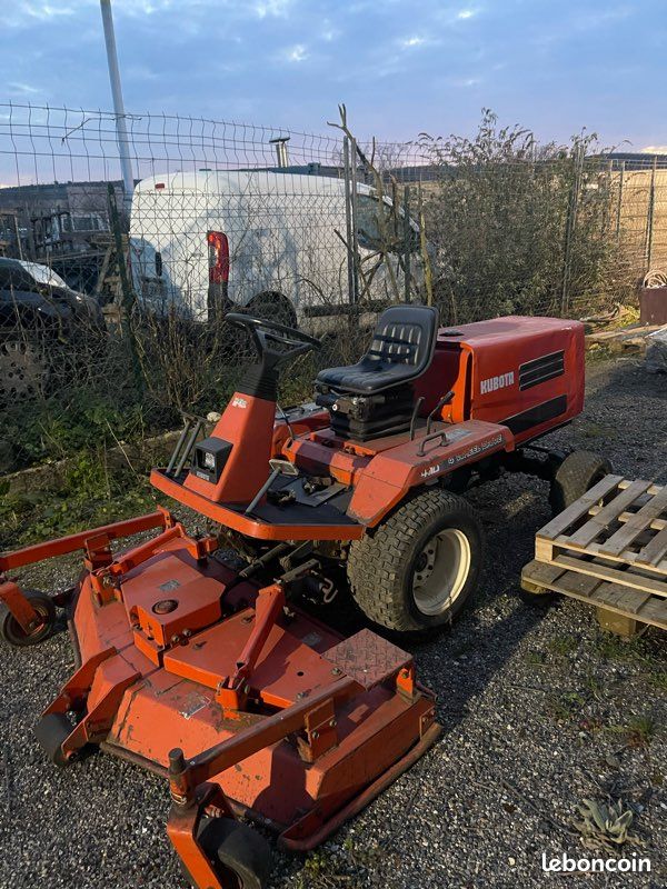 Tondeuse Diesel Kubota F2000 4x4 - Tracteurs