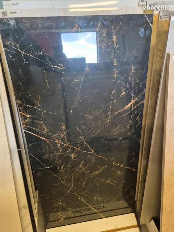 🚨 renouveler votre espace: carrelage noir et doré ultra brillant 🚨 ...