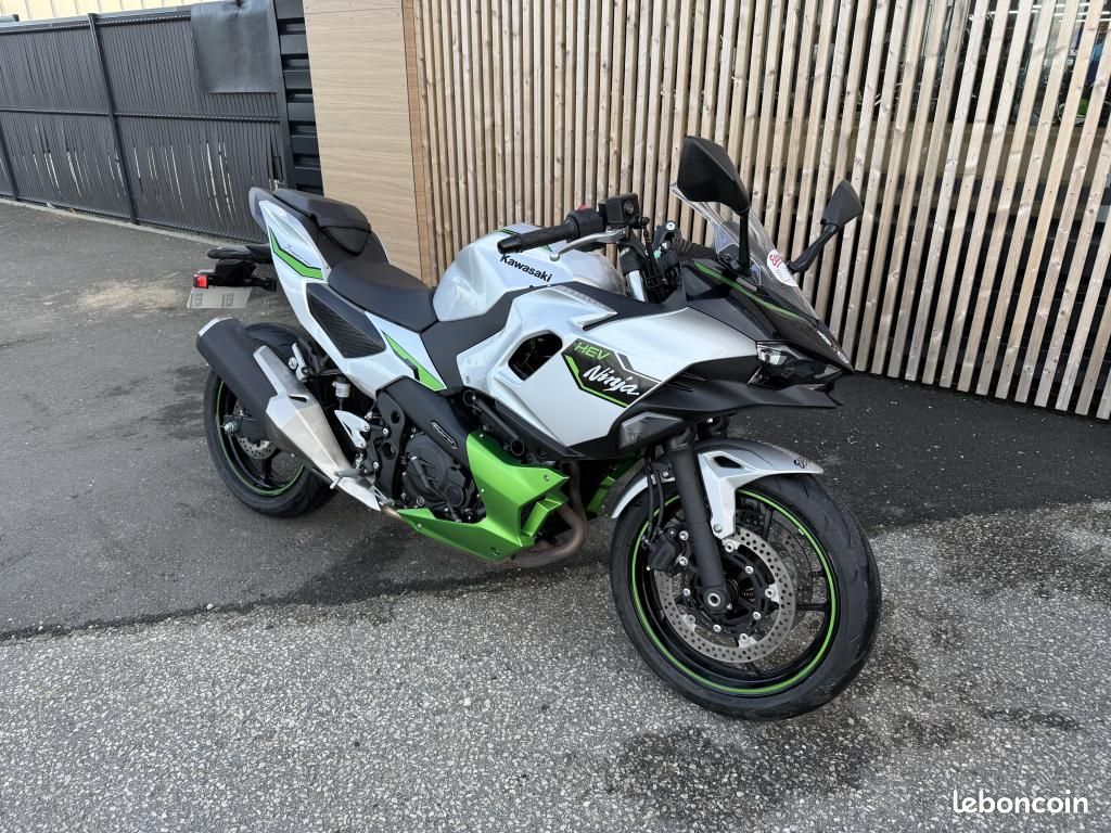 Kawasaki Ninja 700 cm3 - Motos