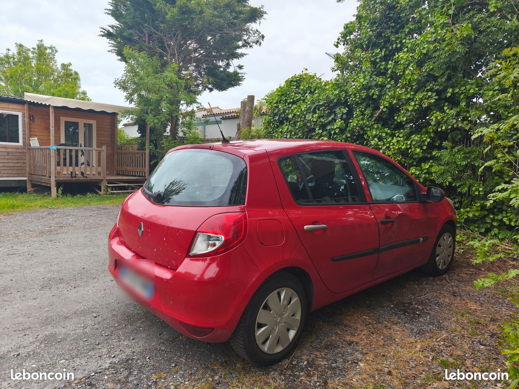 Clio 3 2010 2e main - Voitures