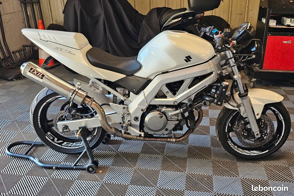 Suzuki sv650 - Motos