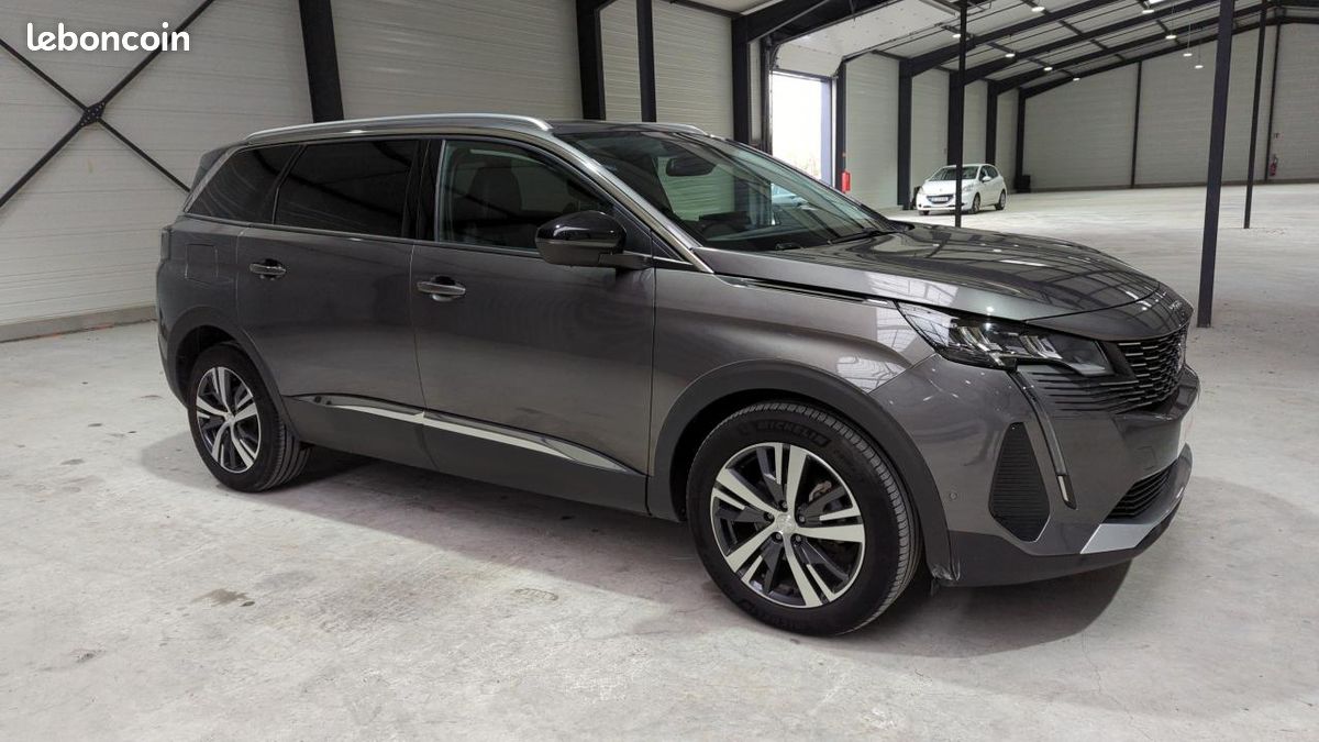 PEUGEOT 5008 1.5 bluehdi 130cv eat8 7pl allure pack + sieges chauffants - Voitures