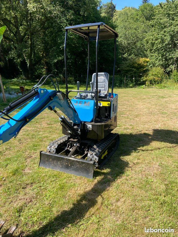 Mini pelle 1t - BTP - Chantier gros-oeuvre