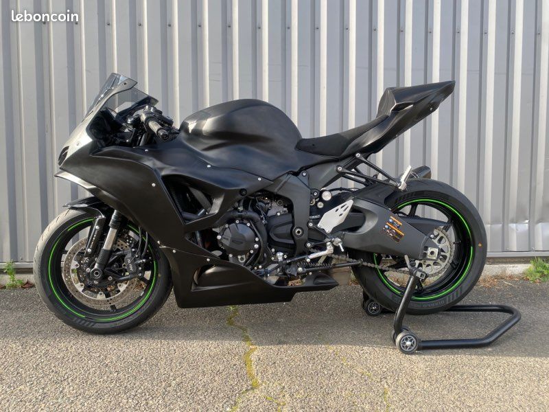 Kawasaki Zx6r 2024 - Motos