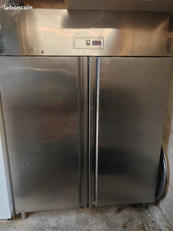 Frigo double porte - Équipements pour restaurants & hôtels