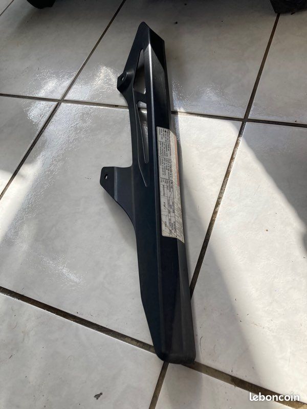 Protège chaine Suzuki bandit - Équipement moto