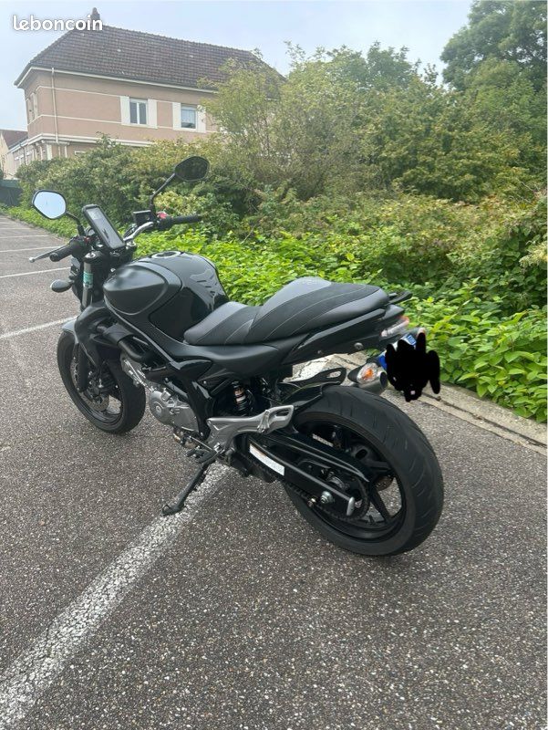 Suzuki Gladius 2013 - Motos