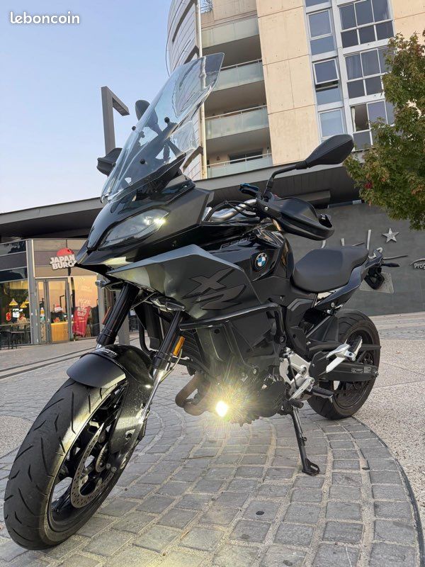 F900 XR Triple Black 2022 - Motos
