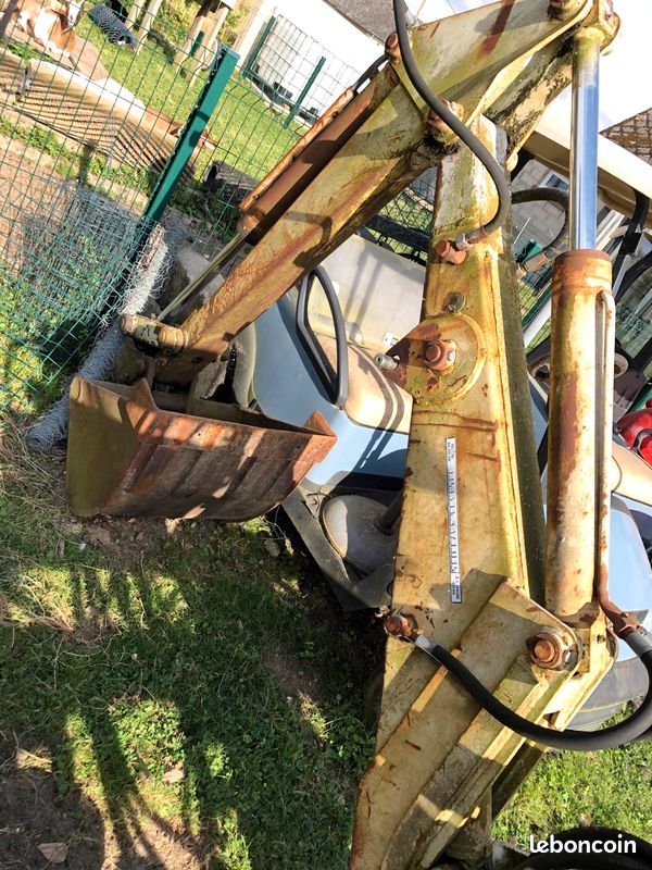 Pelle rétro faucheux 260 - BTP - Chantier gros-oeuvre