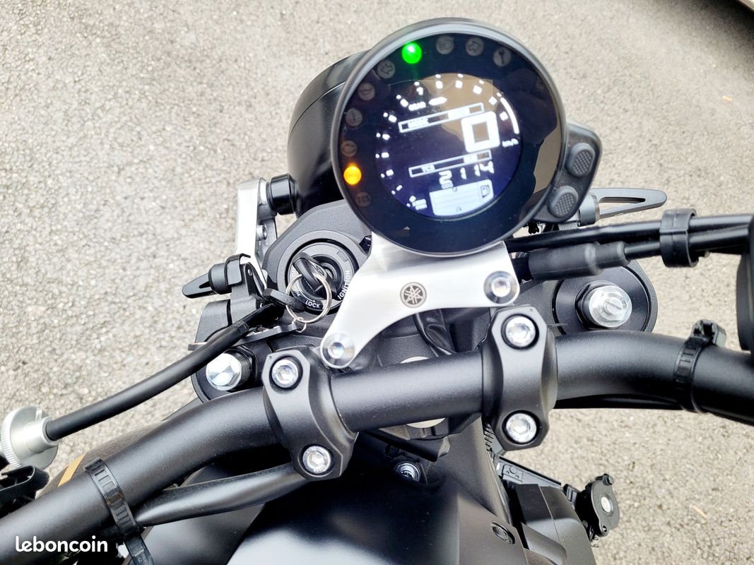Moto Yamaha XSR 900 SP - Motos