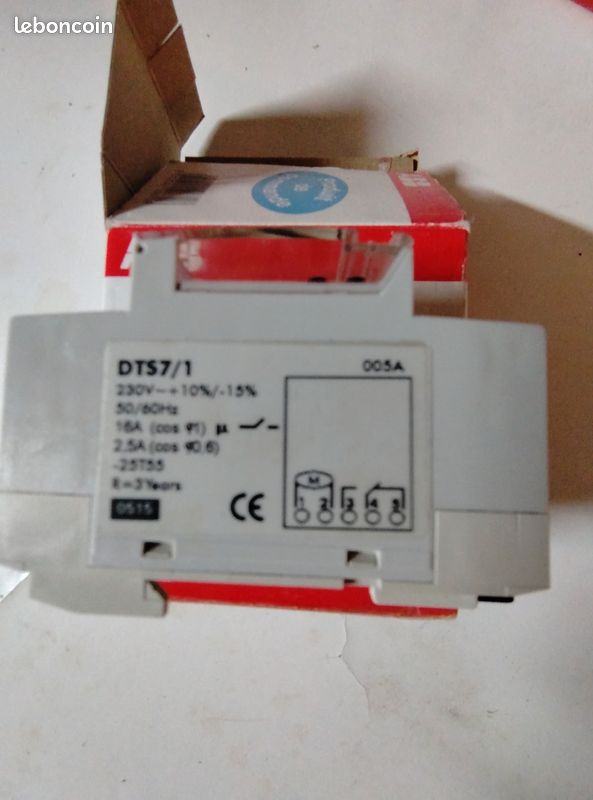 Horloge modulaire digitale ABB ref DTS 7/1 - Bricolage