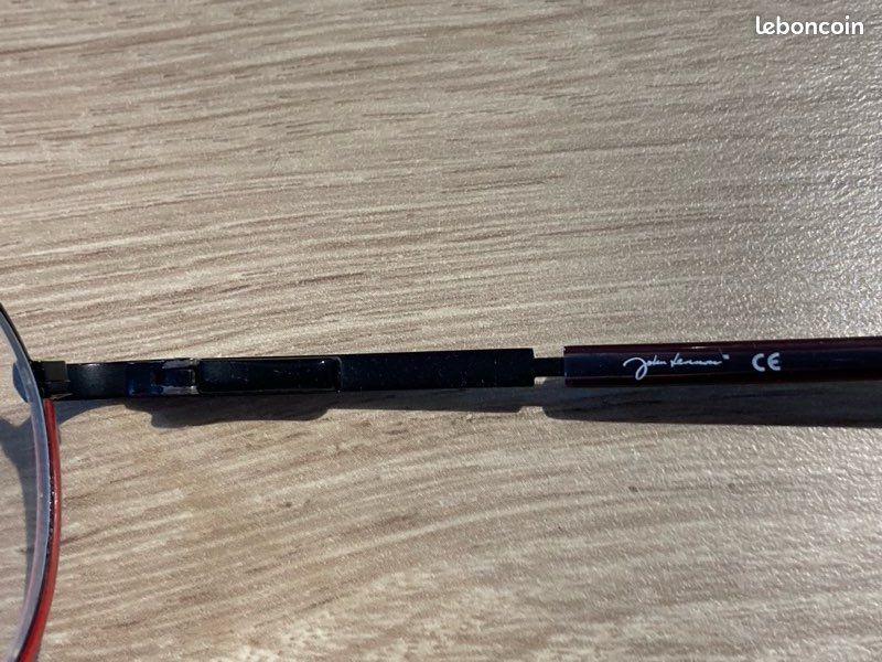 Lunettes de vue femme de la marque John Lennon, ronde rouge et noire ...