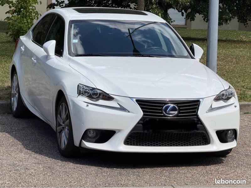 Lexus is300h executive full option - Voitures