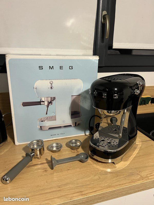 Machine a cafe expresso SMEG | Modele ECF02 | Excellent etat ...