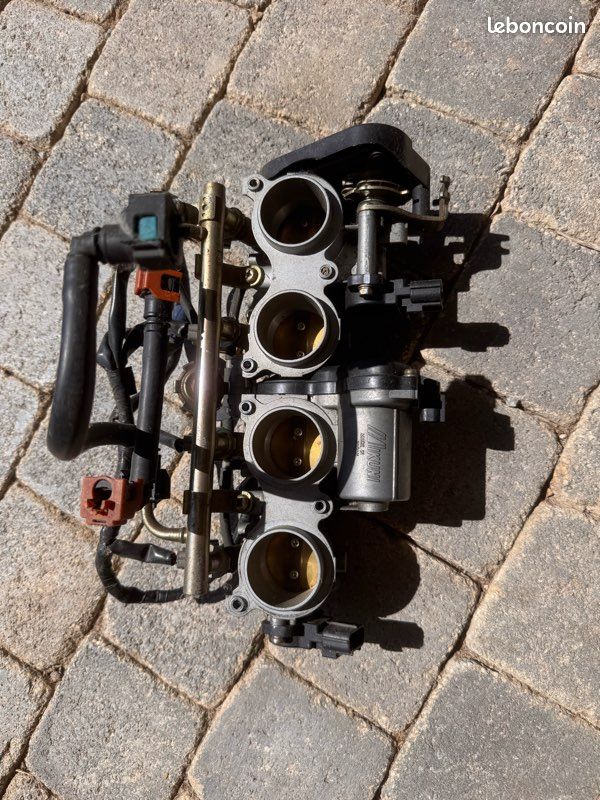 Rampe injection r6 - Équipement moto