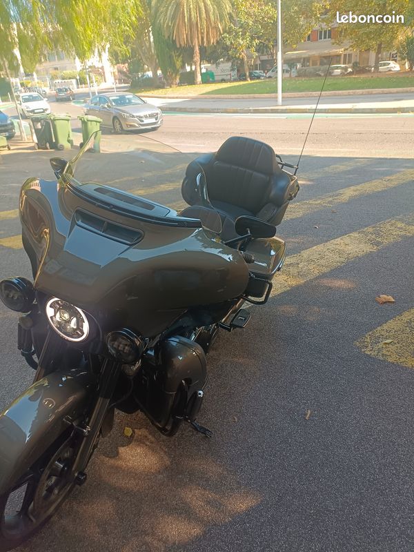 CVO electra glide 2021 - Motos