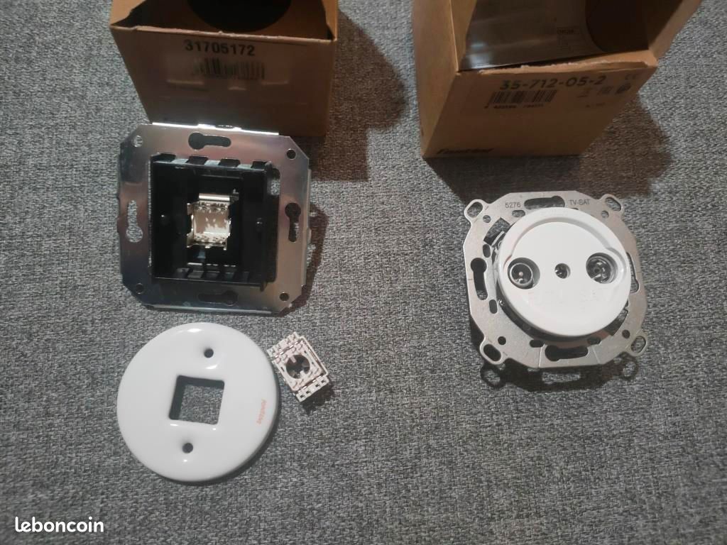 Ensemble FONTINI prise RJ45 Cat6 + prise TV/Sat blancs - Neuf - Bricolage
