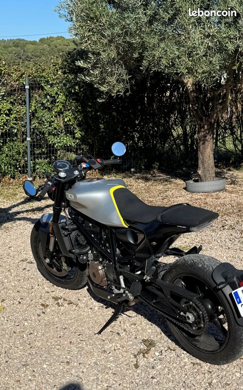 Husqvarna Vitpilen 701 2020 – Révision OK / Pneus neufs / Leovince - Motos