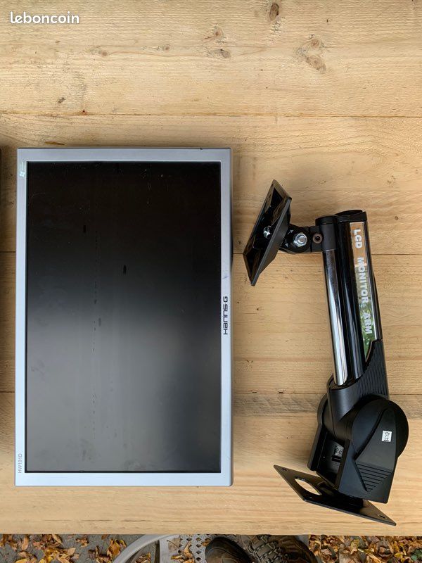 2 écrans LCD - Consoles