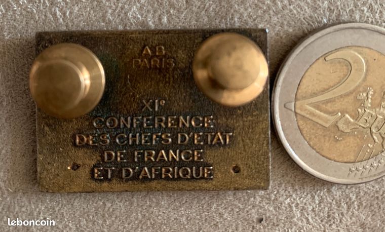 Pins Arthus Bertrand d’occasion